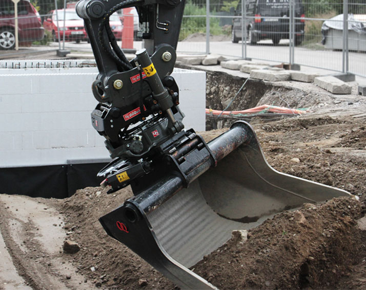 Media OilQuick Canada l OilQuick Coupler Images and Videos