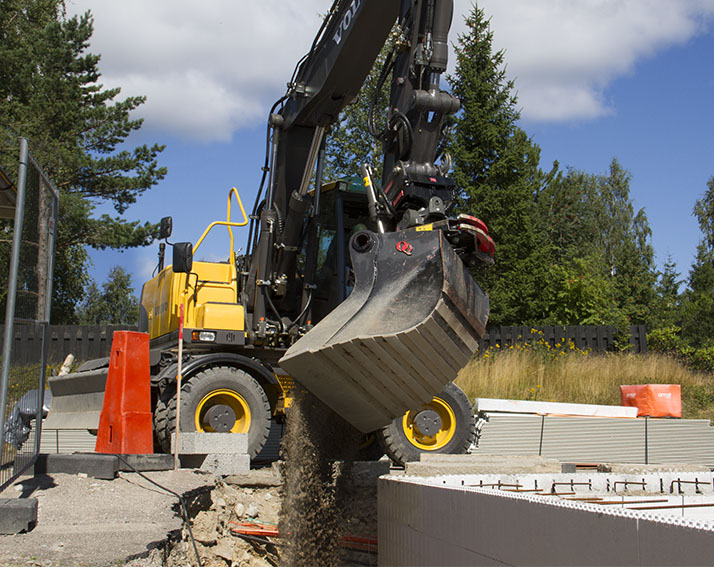 Media OilQuick Canada l OilQuick Coupler Images and Videos